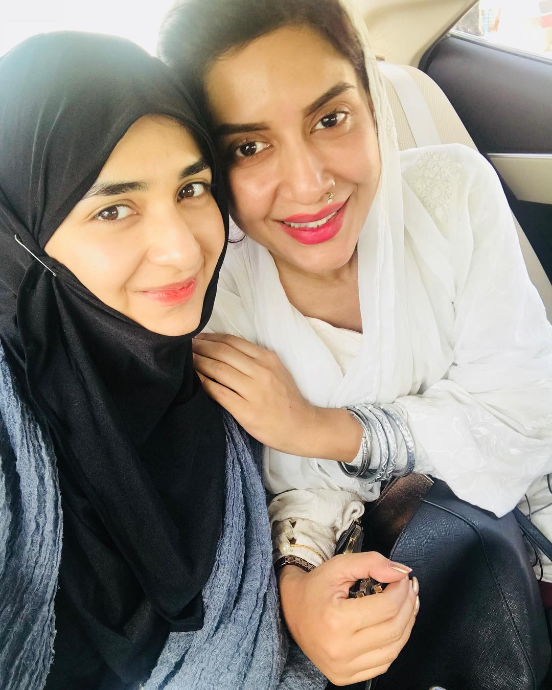 Unseen Pictures of Yumna Zaidi in Dupatta | Reviewit.pk