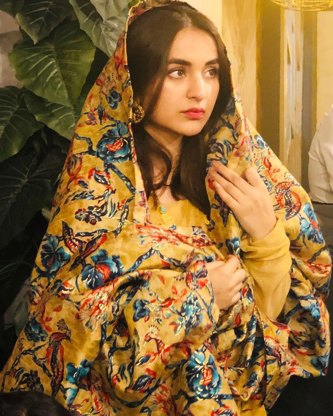 Unseen Pictures of Yumna Zaidi in Dupatta | Reviewit.pk