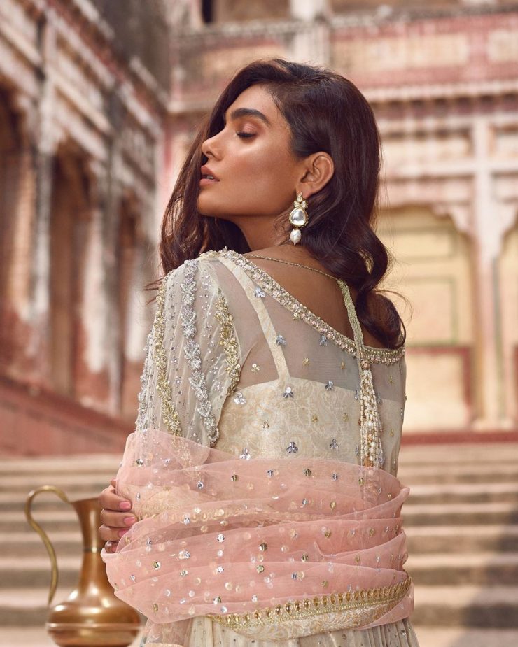 Knowing All about Zara Abid – The Model Who Escape Death | Reviewit.pk