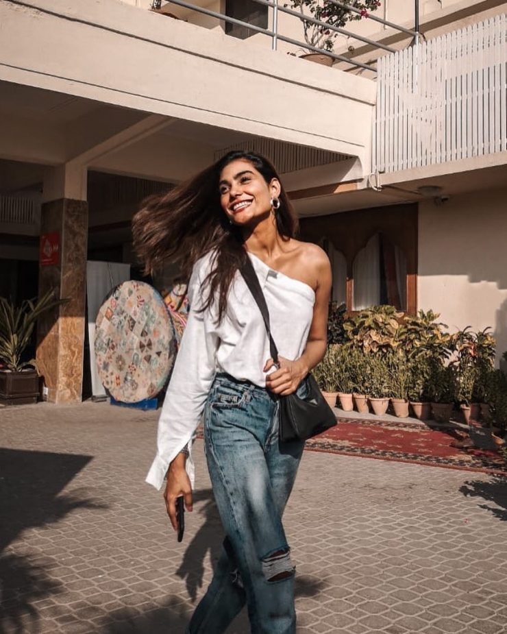 Knowing All about Zara Abid – The Model Who Escape Death | Reviewit.pk