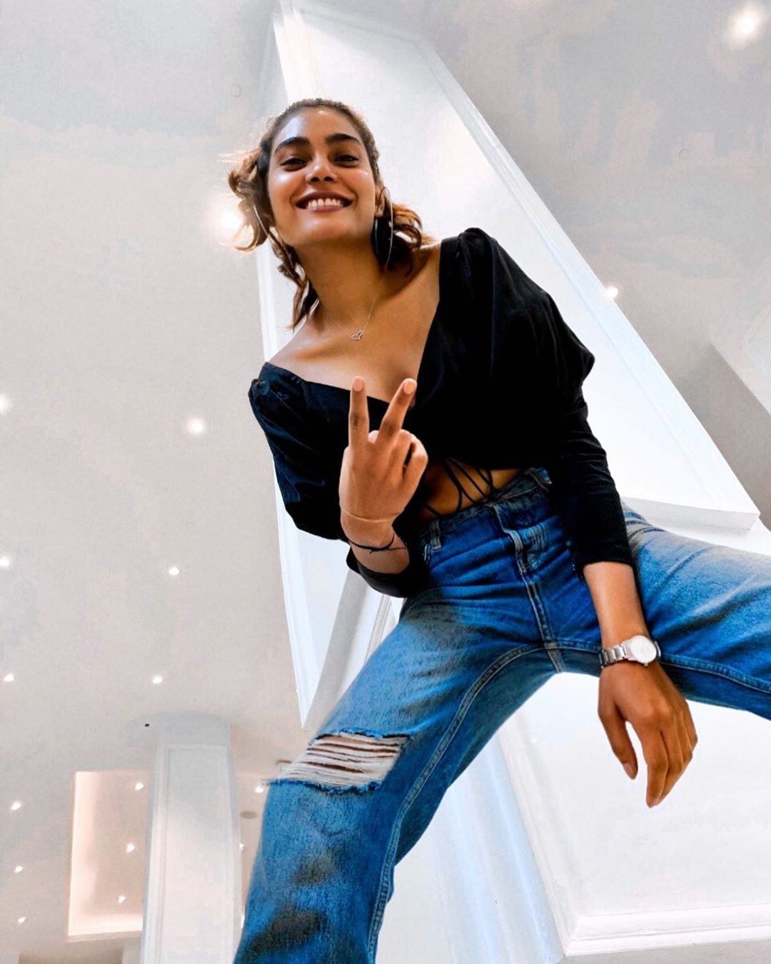 Knowing All about Zara Abid – The Model Who Escape Death | Reviewit.pk