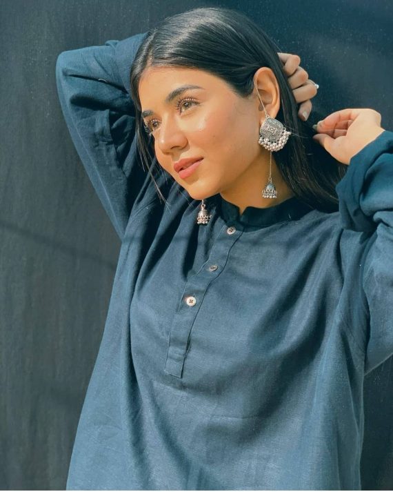 Tiktok Star Areeqa Haq Dolled Up For A Bridal Shoot | Reviewit.pk