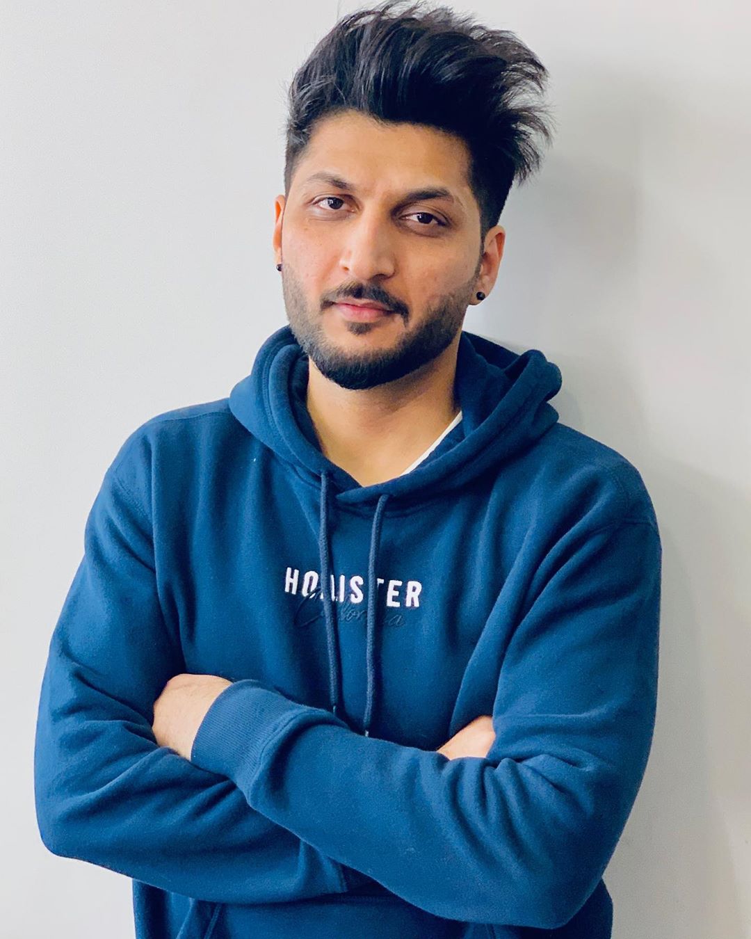 Bilal Saeed's Unplugged Version Of Baari Song | Reviewit.pk