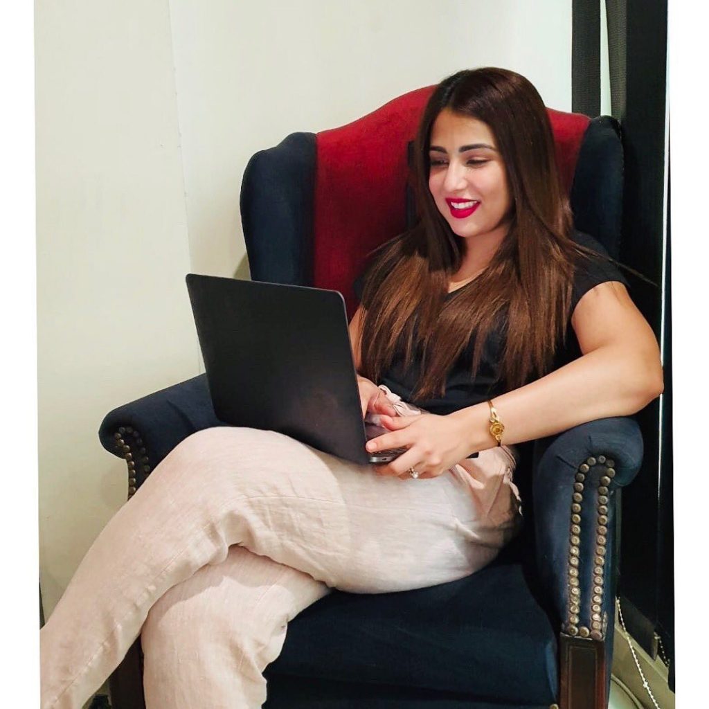 BTS Pictures of Ahsan Khan, Hina Altaf and Ushna Shah Drama ”Bandhay Ek ...