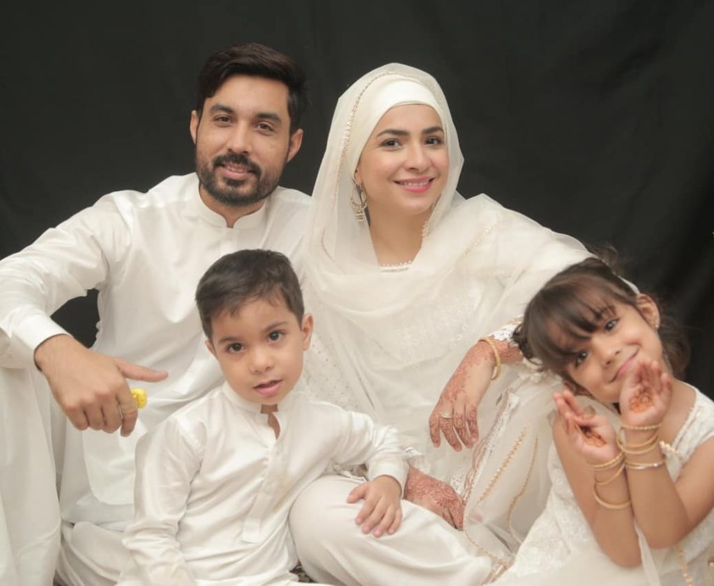 Beautiful Clicks of Dua Malik with her Family | Reviewit.pk