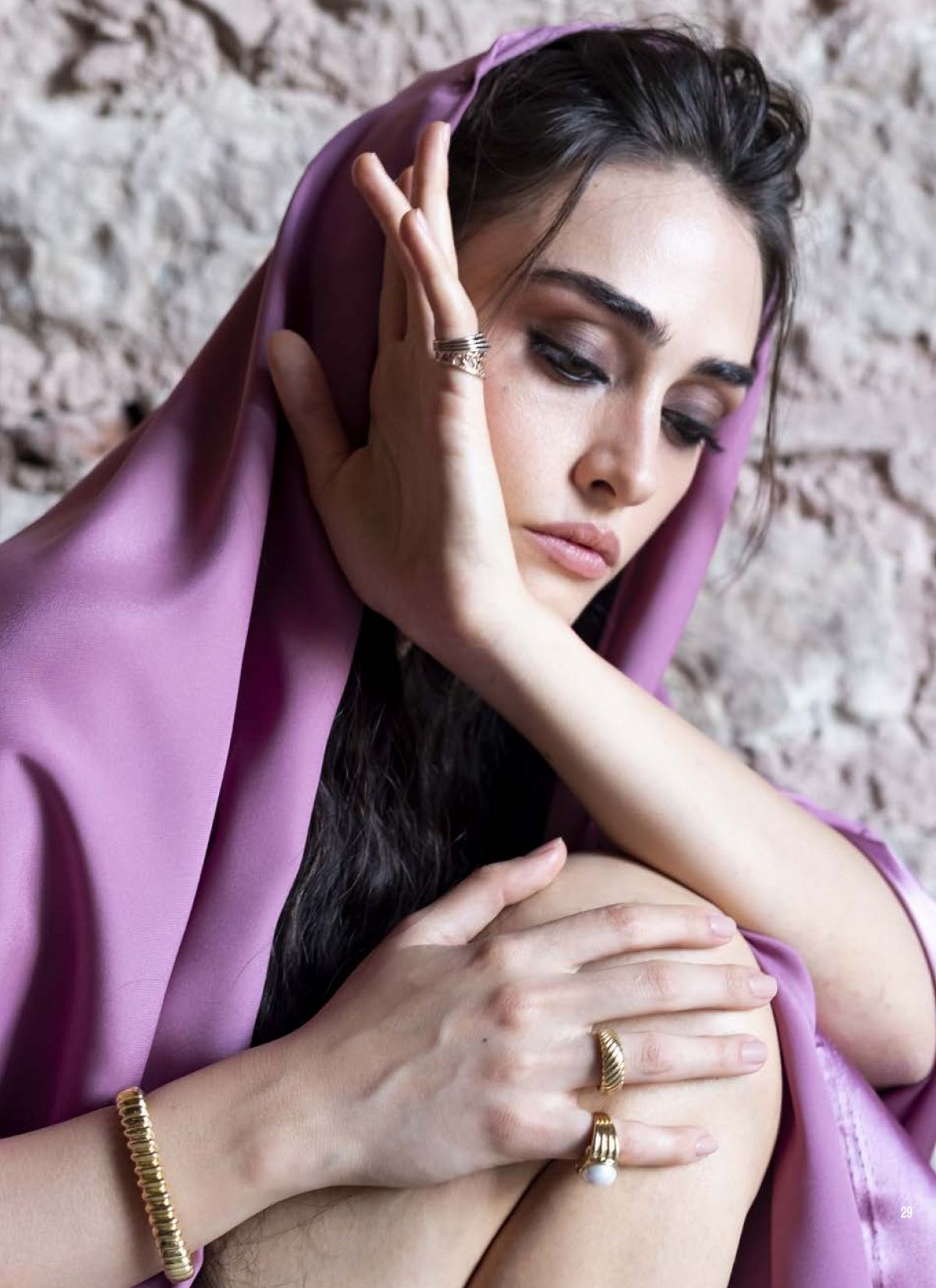 Esra Bilgic Looks Drop Dead Gorgeous In Latest Shoot | Reviewit.pk