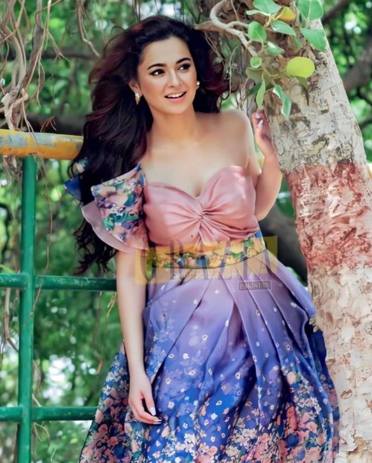 Hania Aamir Latest Beautiful Picture Collection from Instagram ...