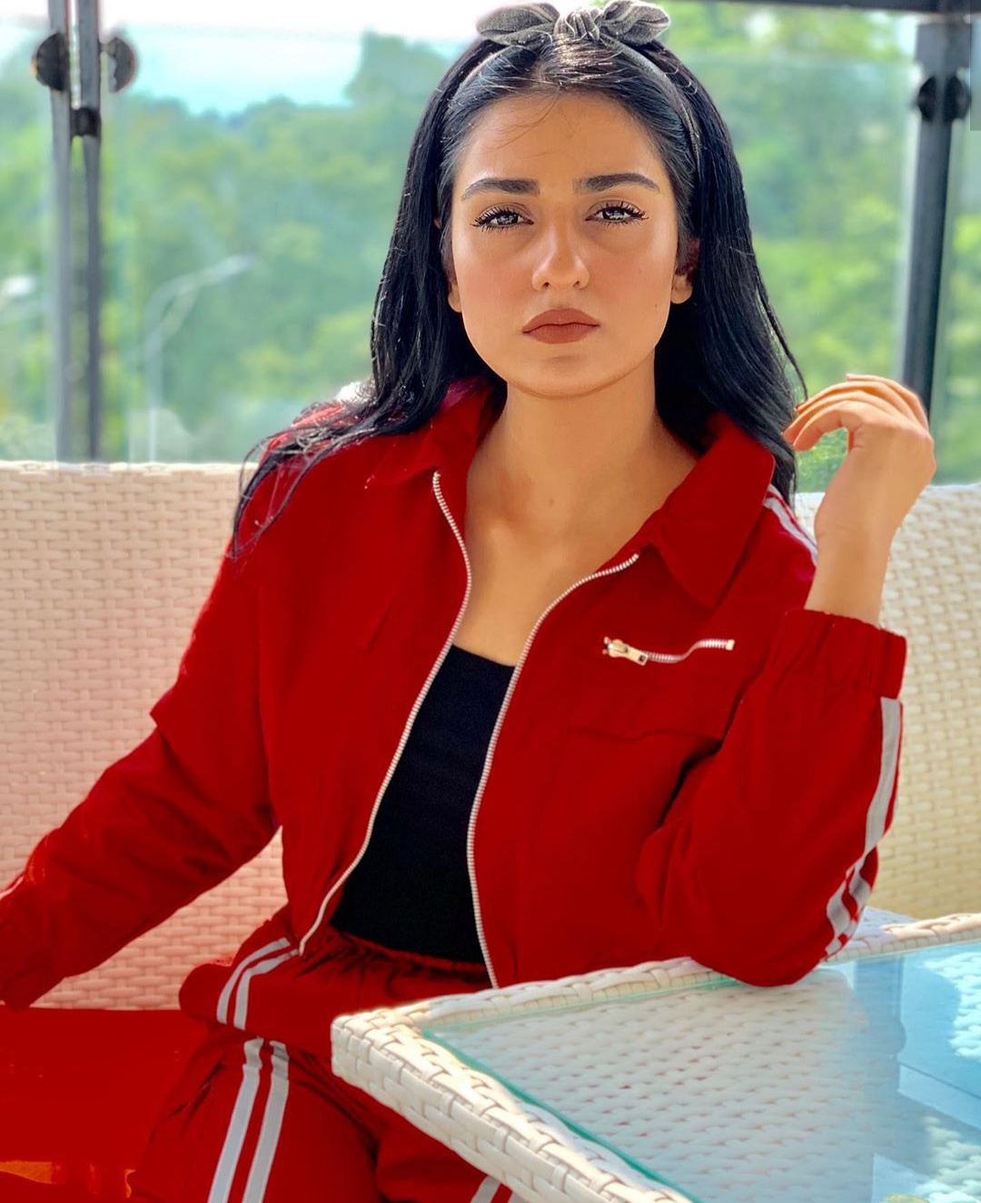 Sarah Khan Looking Ethereal In Her Latest Photo Shoot | Reviewit.pk