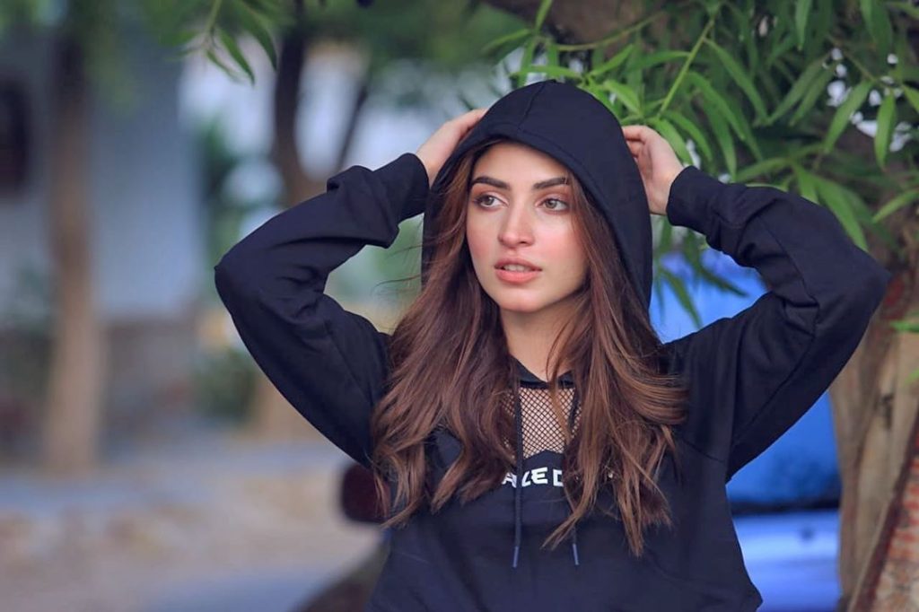 Gorgeous Actress Kinza Hashmi Latest Beautiful Clicks | Reviewit.pk