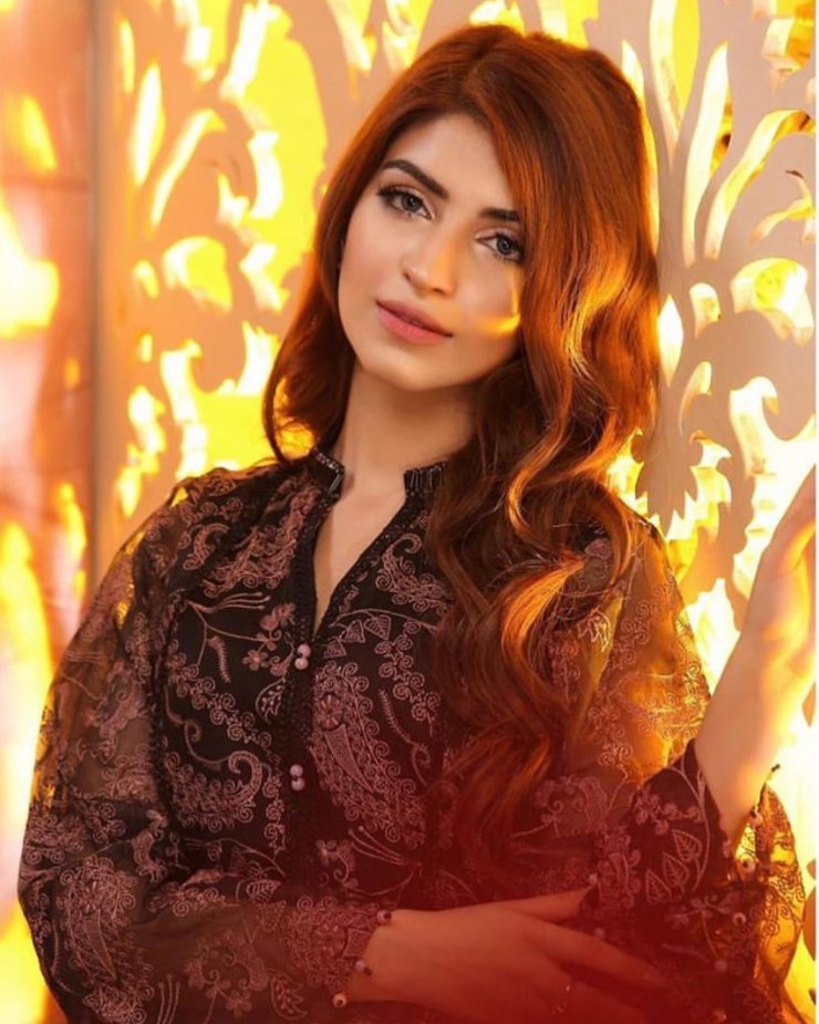 Gorgeous Actress Kinza Hashmi Latest Beautiful Clicks | Reviewit.pk