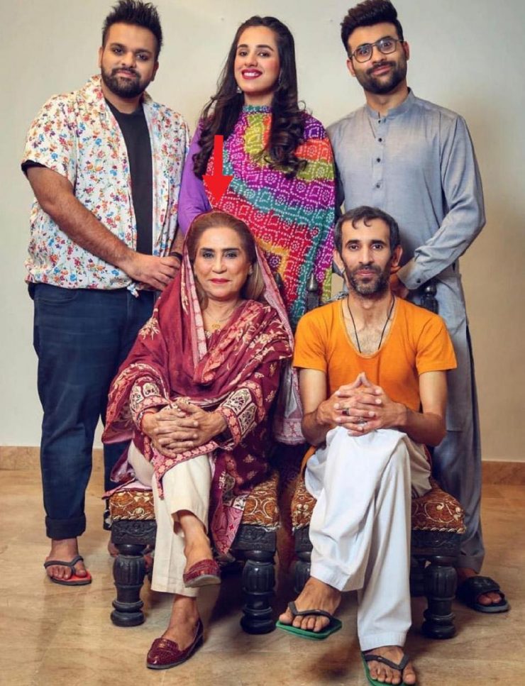 Maham Amir Looks Adorable In Her Latest Pictures | Reviewit.pk