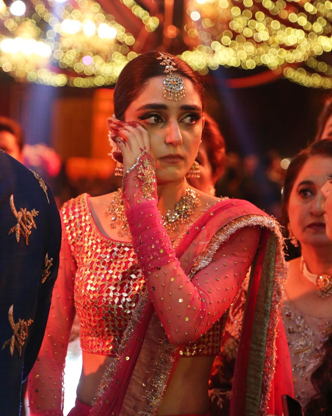 Maya Ali Shares How She Misses Her Father | Reviewit.pk