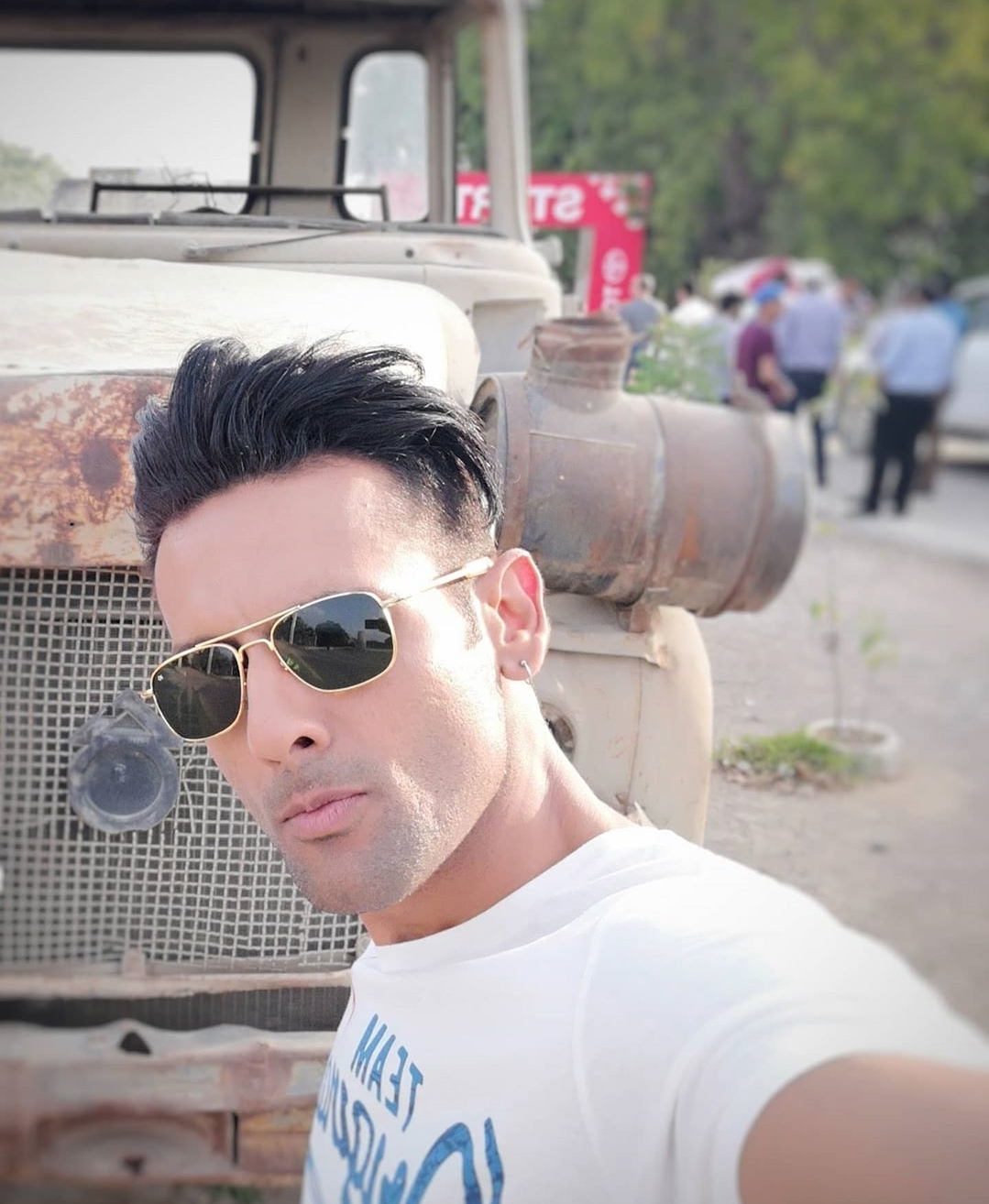 Mohib Mirza Had To Reject Films Because Of His Complexion | Reviewit.pk