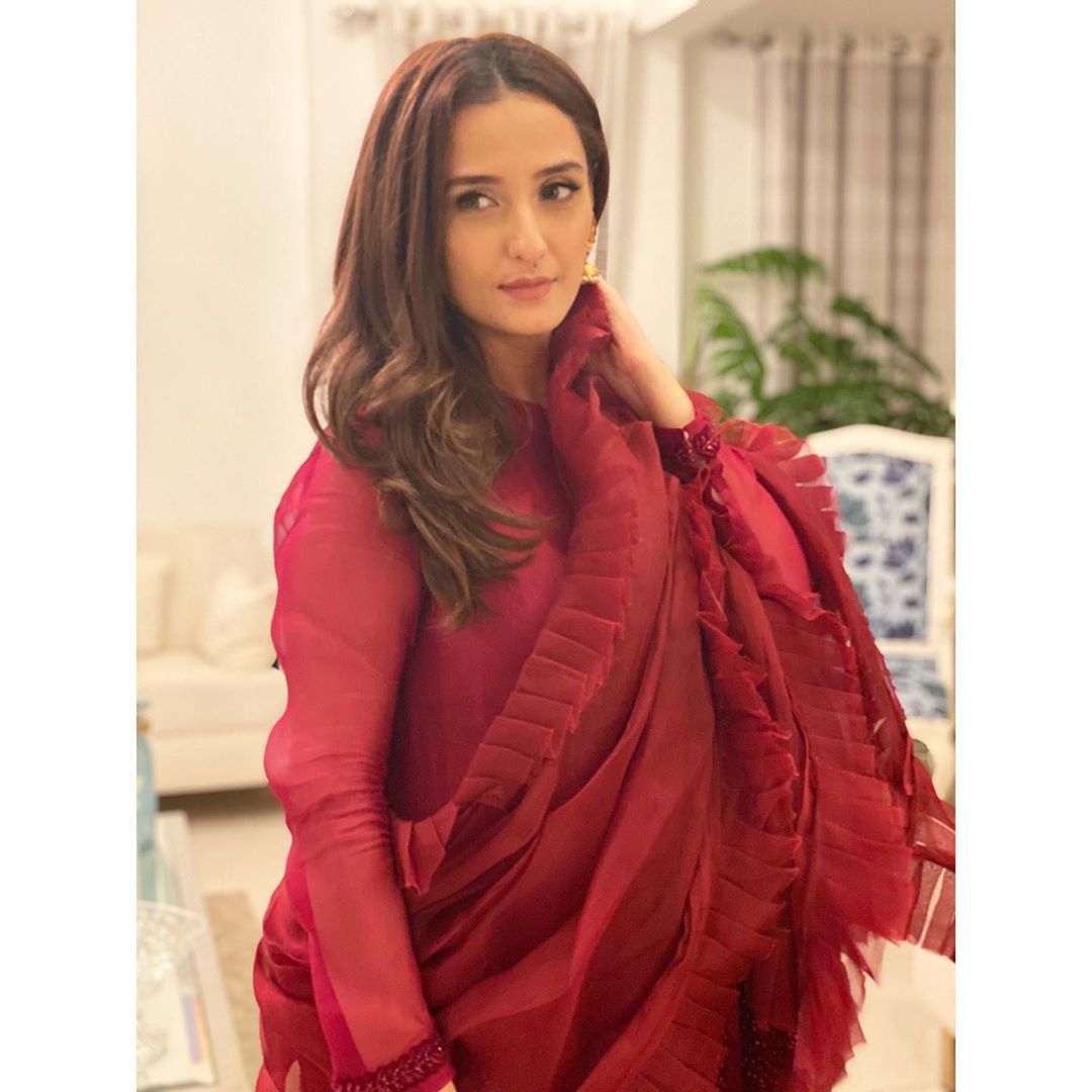 Beautiful Family Pictures Of Momal Sheikh | Reviewit.pk