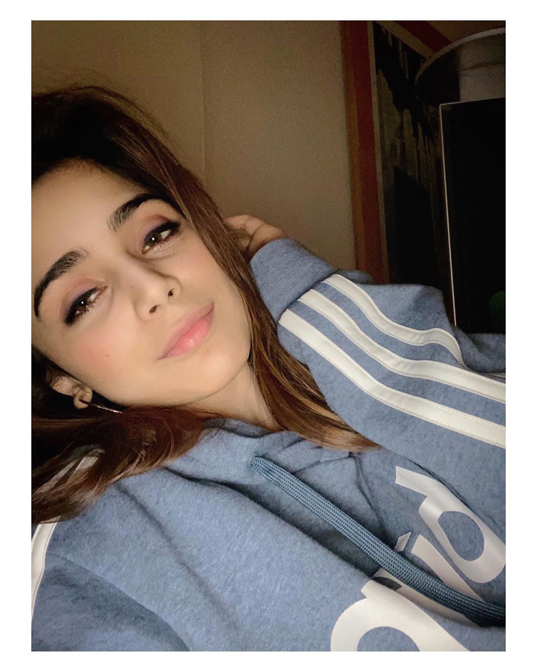 Aima Baig is a True Poser – Best Pictures in High Quality | Reviewit.pk