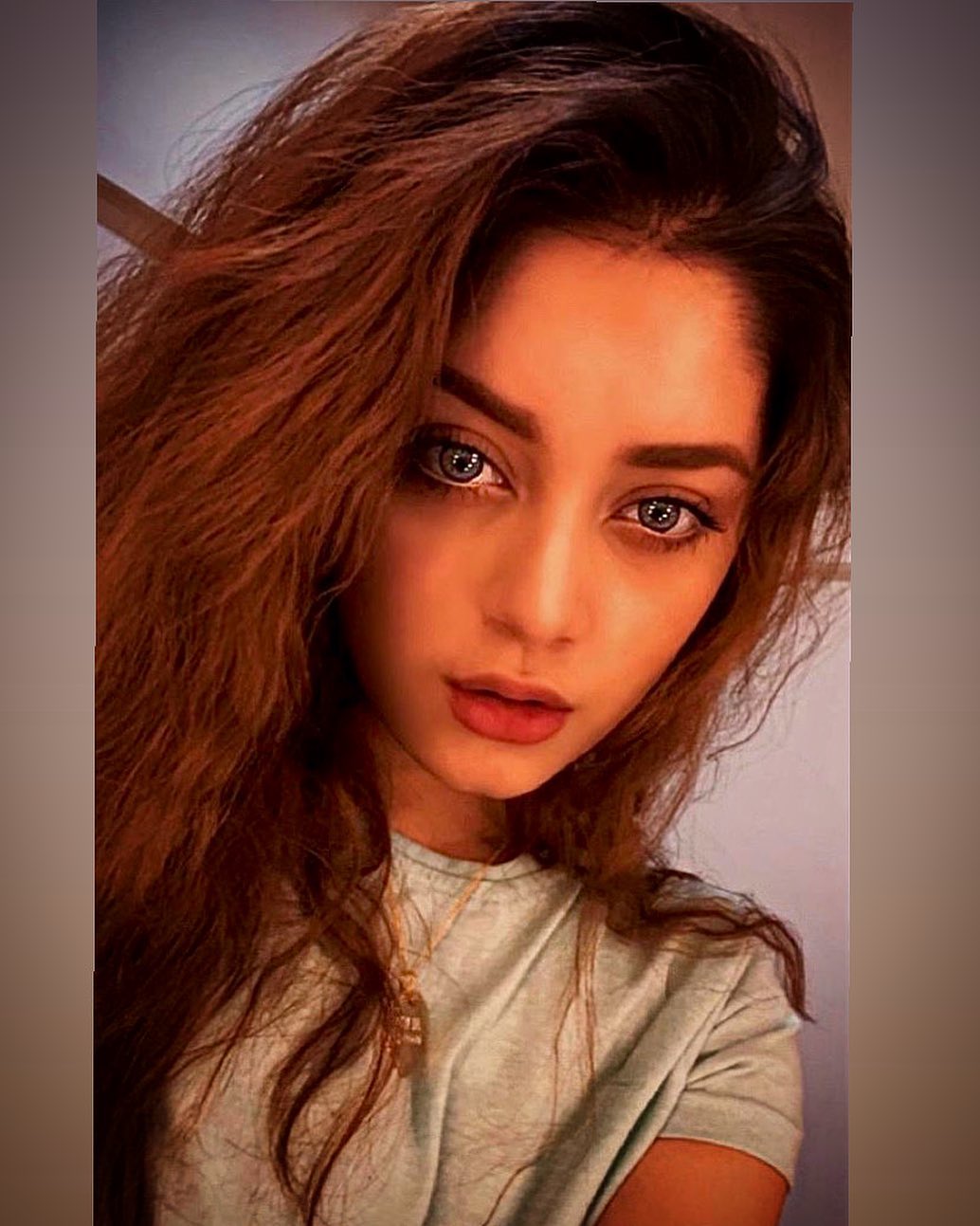 Angelic Eyes of Alizeh Shah – Close Up Pictures | Reviewit.pk