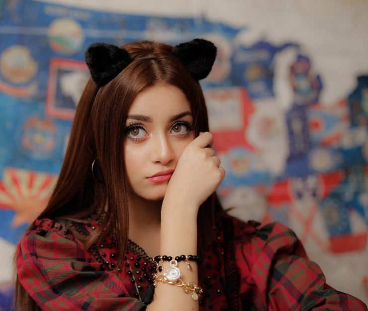 Angelic Eyes of Alizeh Shah – Close Up Pictures | Reviewit.pk