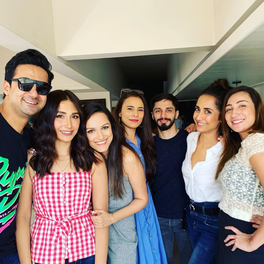 Family Pictures of the Presenter Anoushey Ashraf | Reviewit.pk