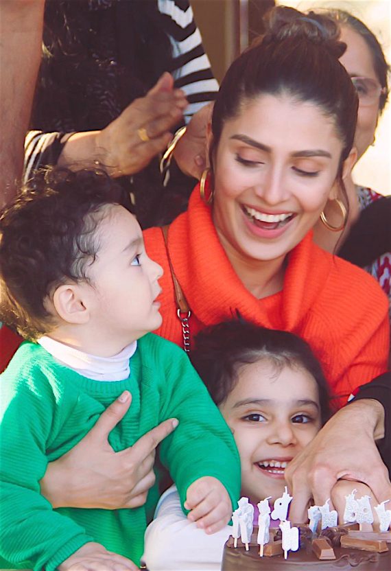 Ayeza Khan Is A Super Mom And Here's Why | Reviewit.pk