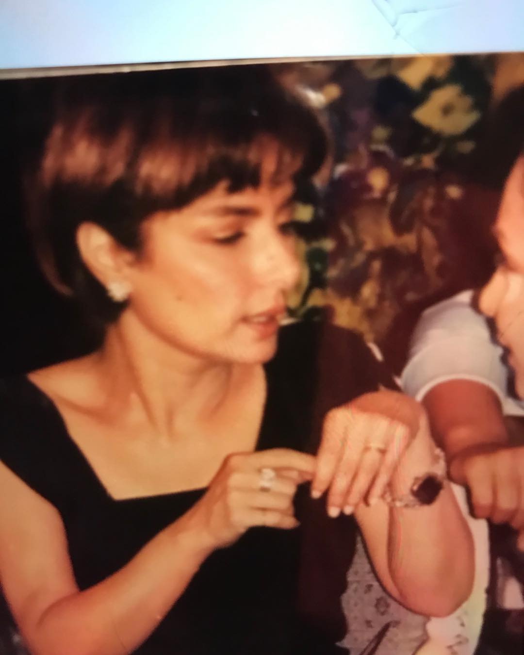 A Glimpse On the Life of Babra Sharif – Old Pictures in HD | Reviewit.pk