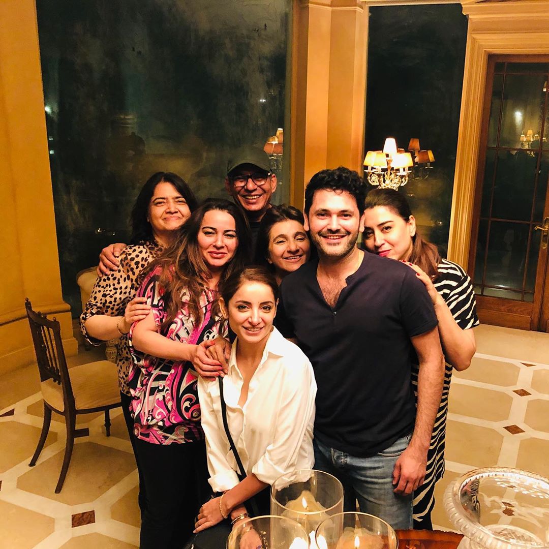 Lovely Pictures of Fahad Mirza with His Family | Reviewit.pk