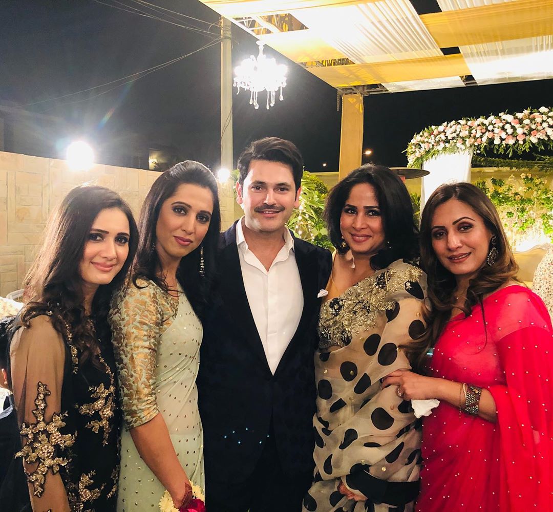 Lovely Pictures of Fahad Mirza with His Family | Reviewit.pk