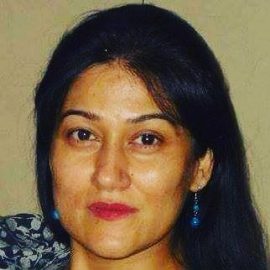 Old and Unseen Pictures of Irsa Ghazal | Reviewit.pk