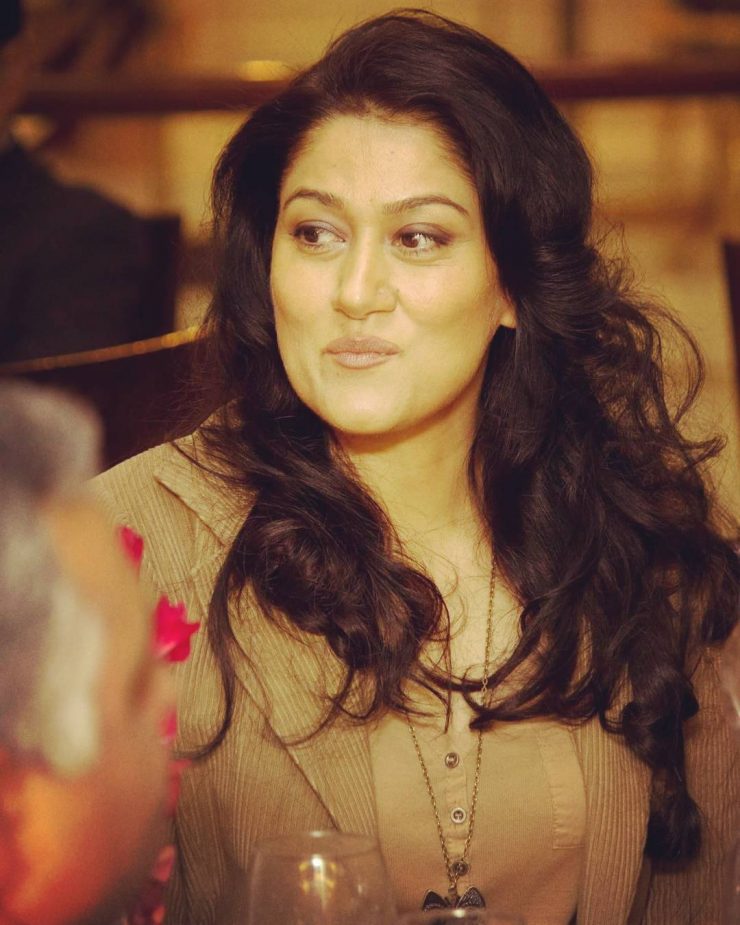 Old and Unseen Pictures of Irsa Ghazal | Reviewit.pk