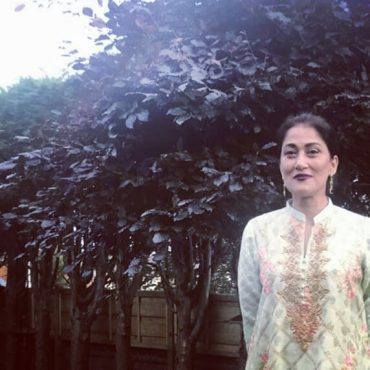 Old and Unseen Pictures of Irsa Ghazal | Reviewit.pk