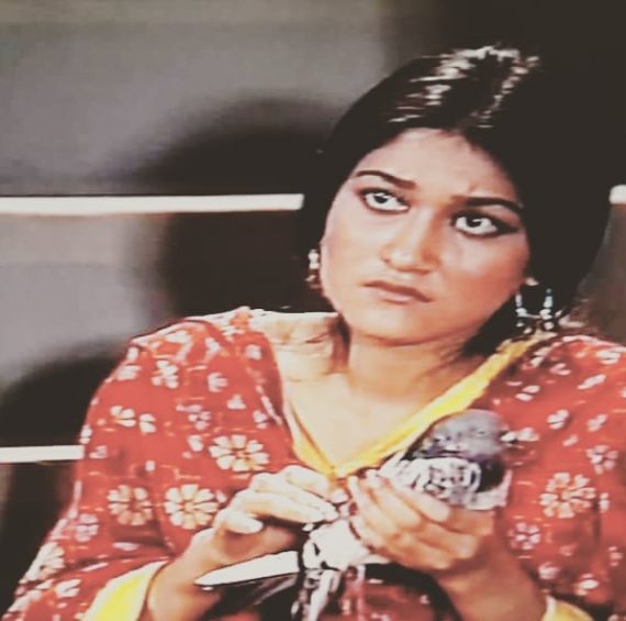 Old and Unseen Pictures of Irsa Ghazal | Reviewit.pk