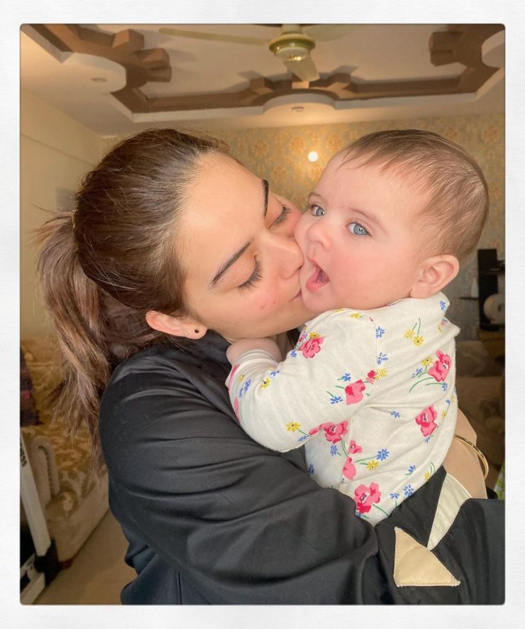 Exclusive Pictures of Minal Khan with Niece Amal | Reviewit.pk