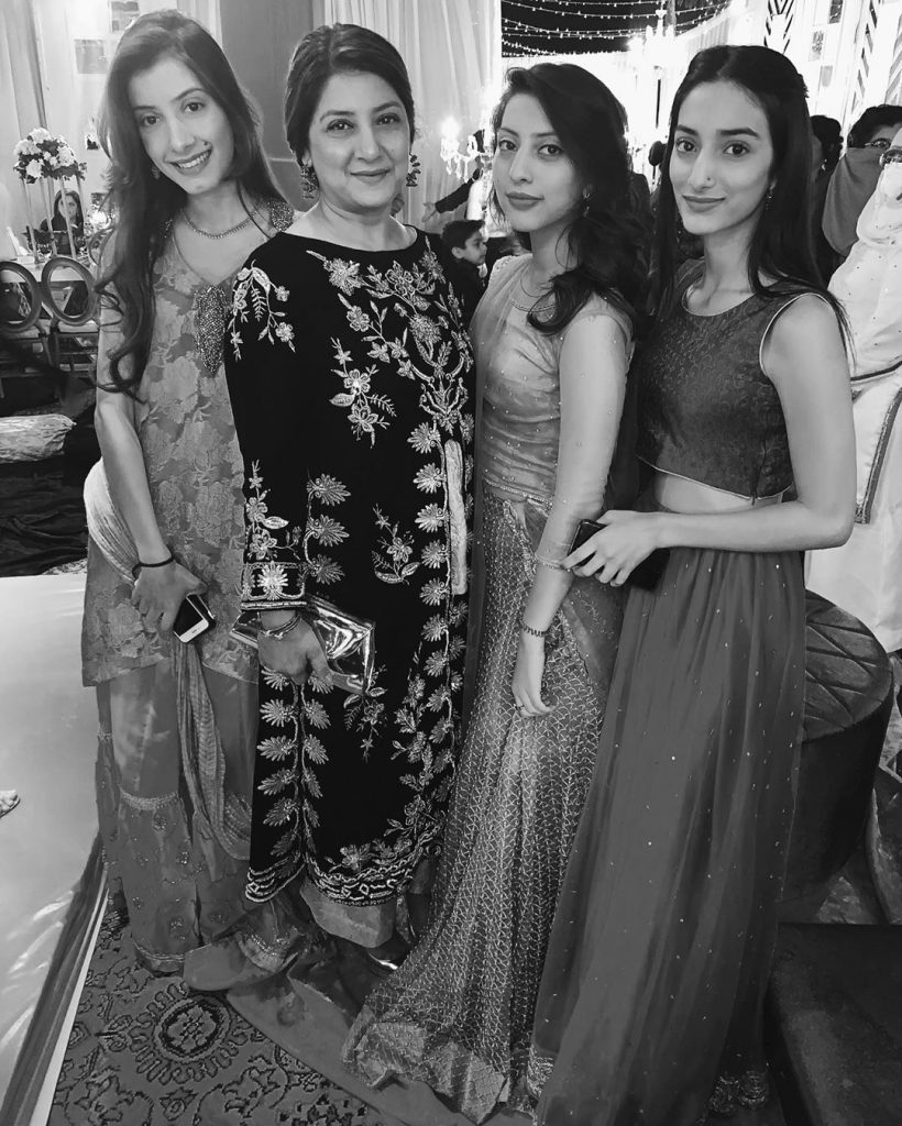 Saleem Sheikh Latest Pictures with his Daughters | Reviewit.pk