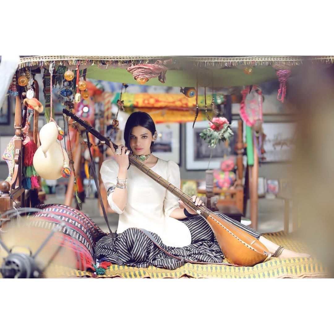 10 Things Sara Loren is Fond of Doing | Reviewit.pk