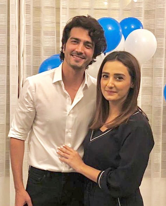 Shahzad Sheikh Latest Pictures with his Family | Reviewit.pk