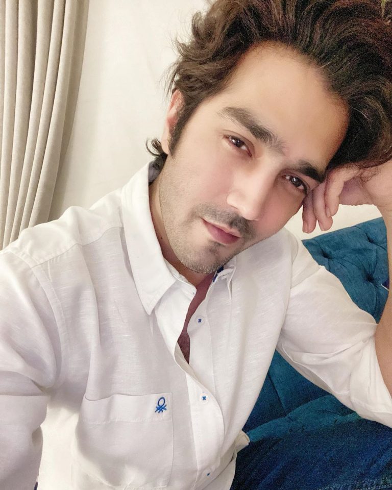 Shahzad Sheikh Latest Pictures with his Family | Reviewit.pk