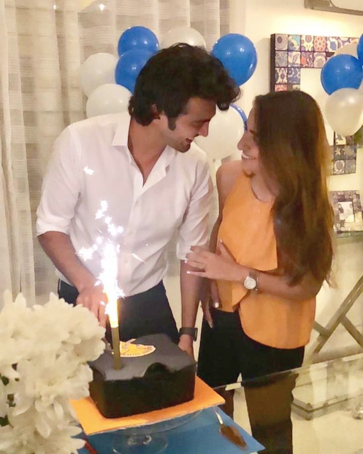 Shahzad Sheikh Latest Pictures with his Family | Reviewit.pk