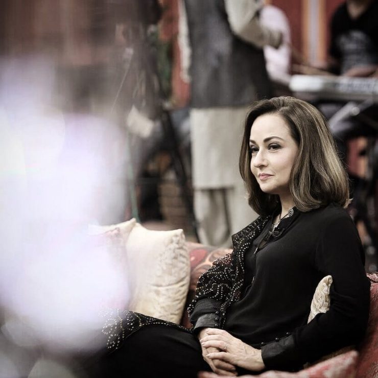 Classy Pictures of Evergreen Zeba Bakhtiar | Reviewit.pk