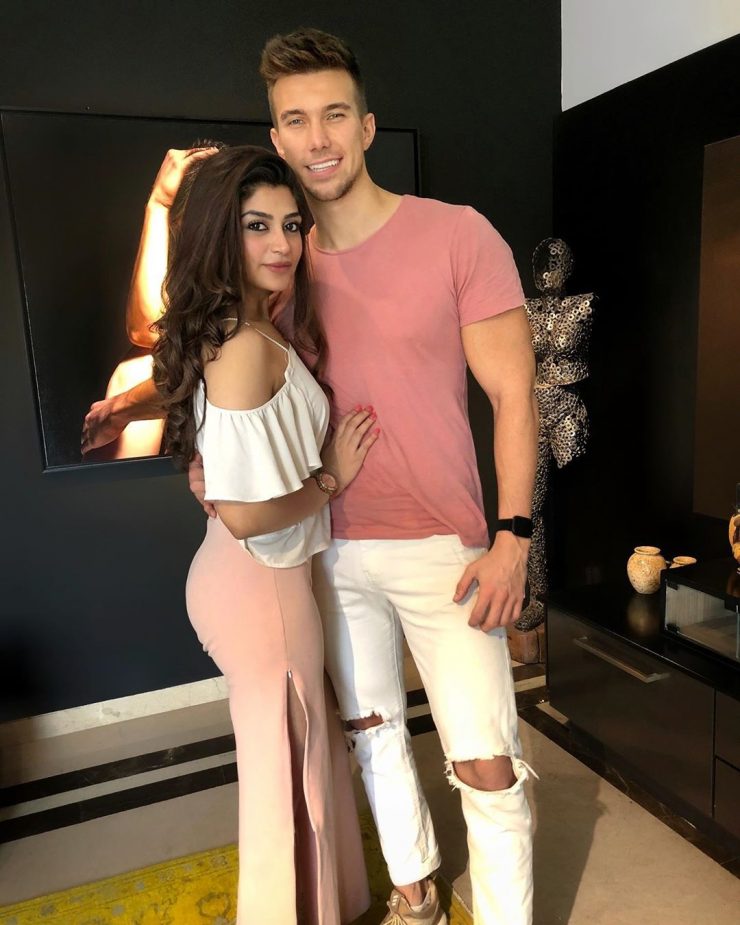 Drama Actress Zoya Nasir Latest Beautiful Pictures | Reviewit.pk