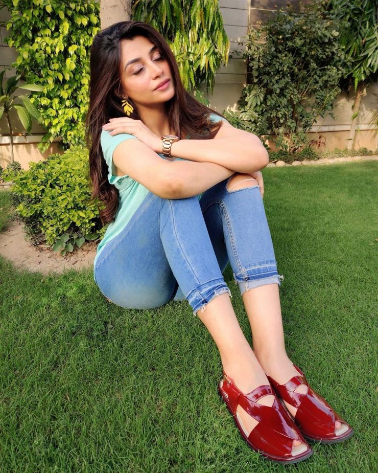 Drama Actress Zoya Nasir Latest Beautiful Pictures | Reviewit.pk