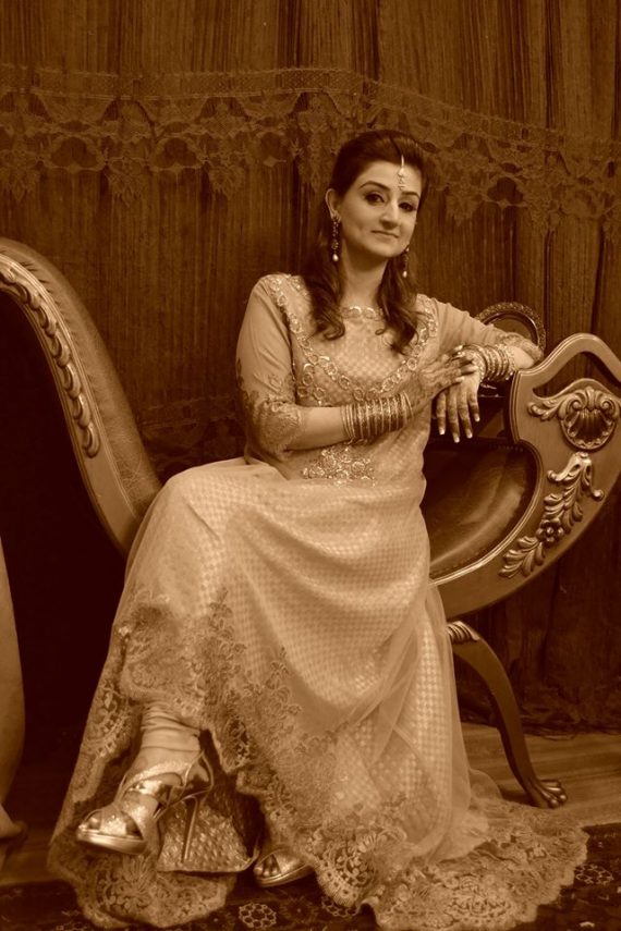 Beautiful Family Pictures of Veteran Actress Laila Zuberi | Reviewit.pk