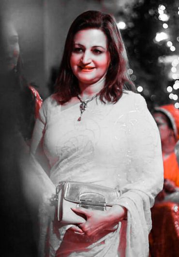 Beautiful Family Pictures of Veteran Actress Laila Zuberi | Reviewit.pk