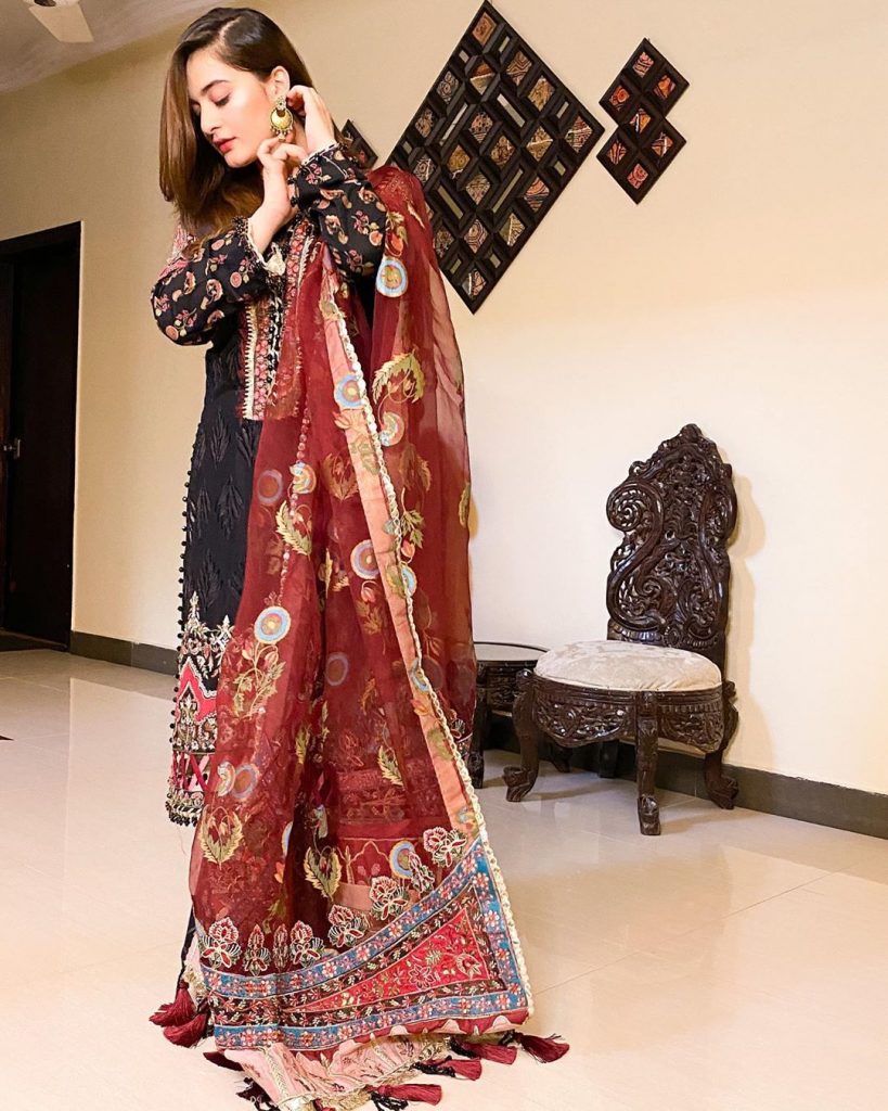 Aiman Khan is Looking Gorgeous in her Latest Pictures | Reviewit.pk