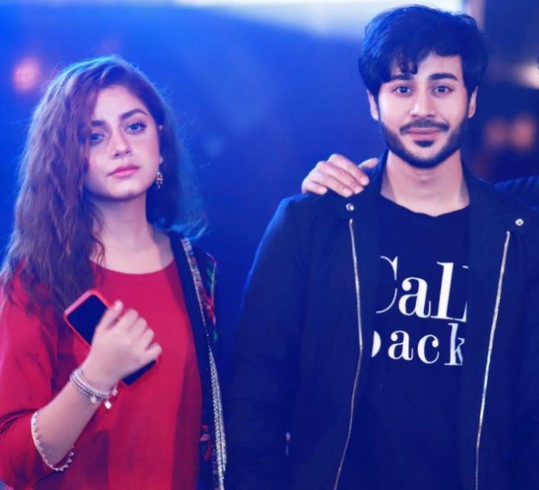 Alizeh Shah, Noaman Sami Enjoying Rain Together | Reviewit.pk