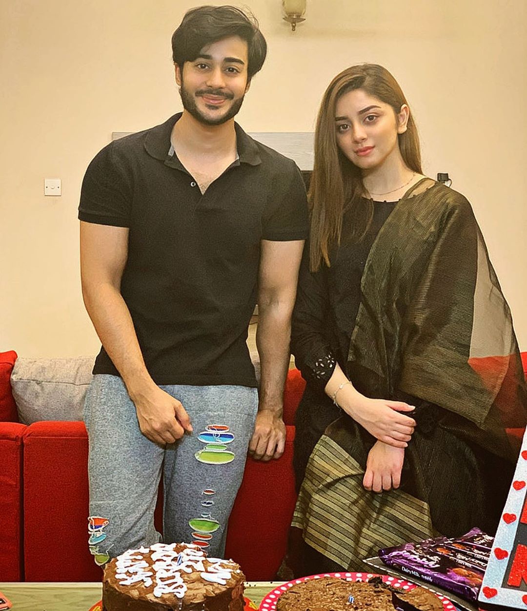 Alizeh Shah, Noaman Sami Enjoying Rain Together | Reviewit.pk