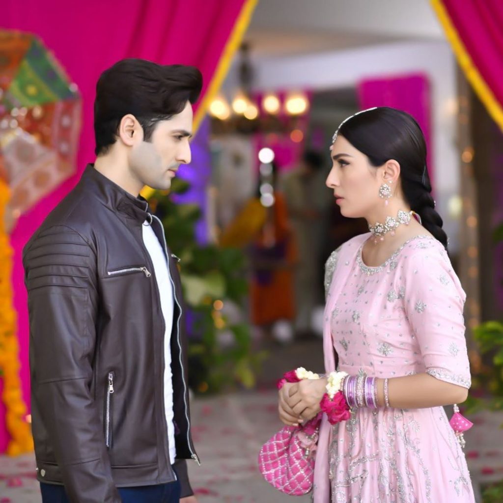 Ayeza Khan Beautiful Photo Shoot from Drama Serial Mehar Posh | Reviewit.pk