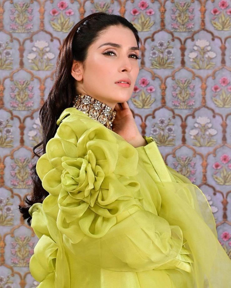 Ayeza Khan Beautiful Pictures from Her Recent Photo Shoots | Reviewit.pk