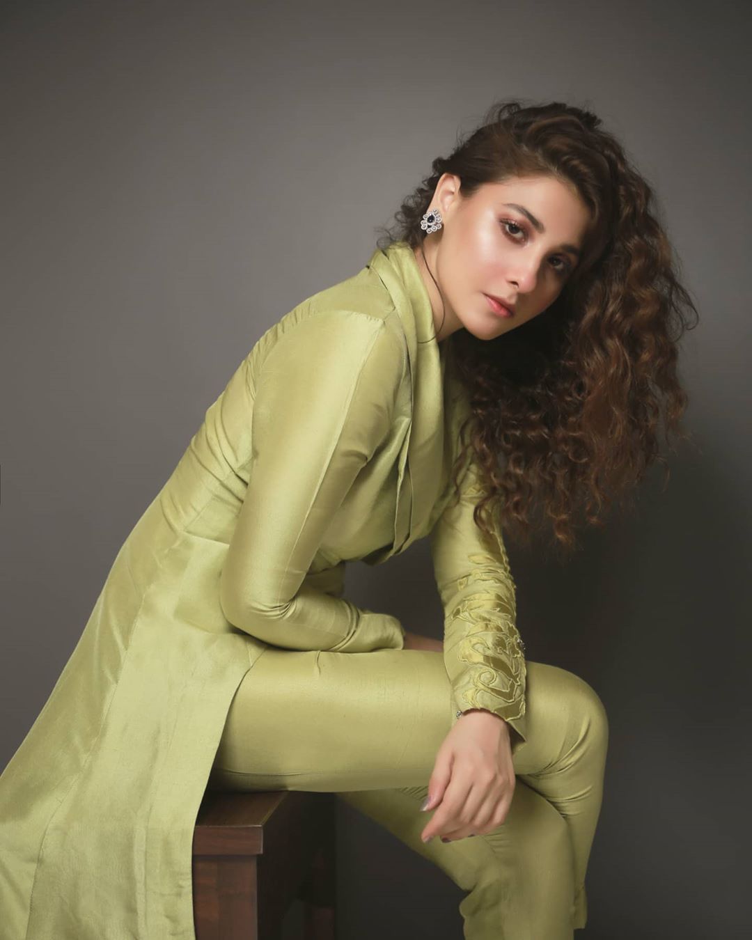 Hina Altaf Slays In Her Latest Shoot | Reviewit.pk