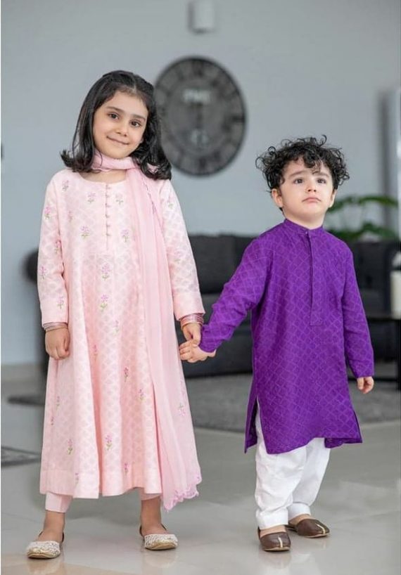 Here's How Ayeza Khan Celebrates Her Kids Birthdays | Reviewit.pk
