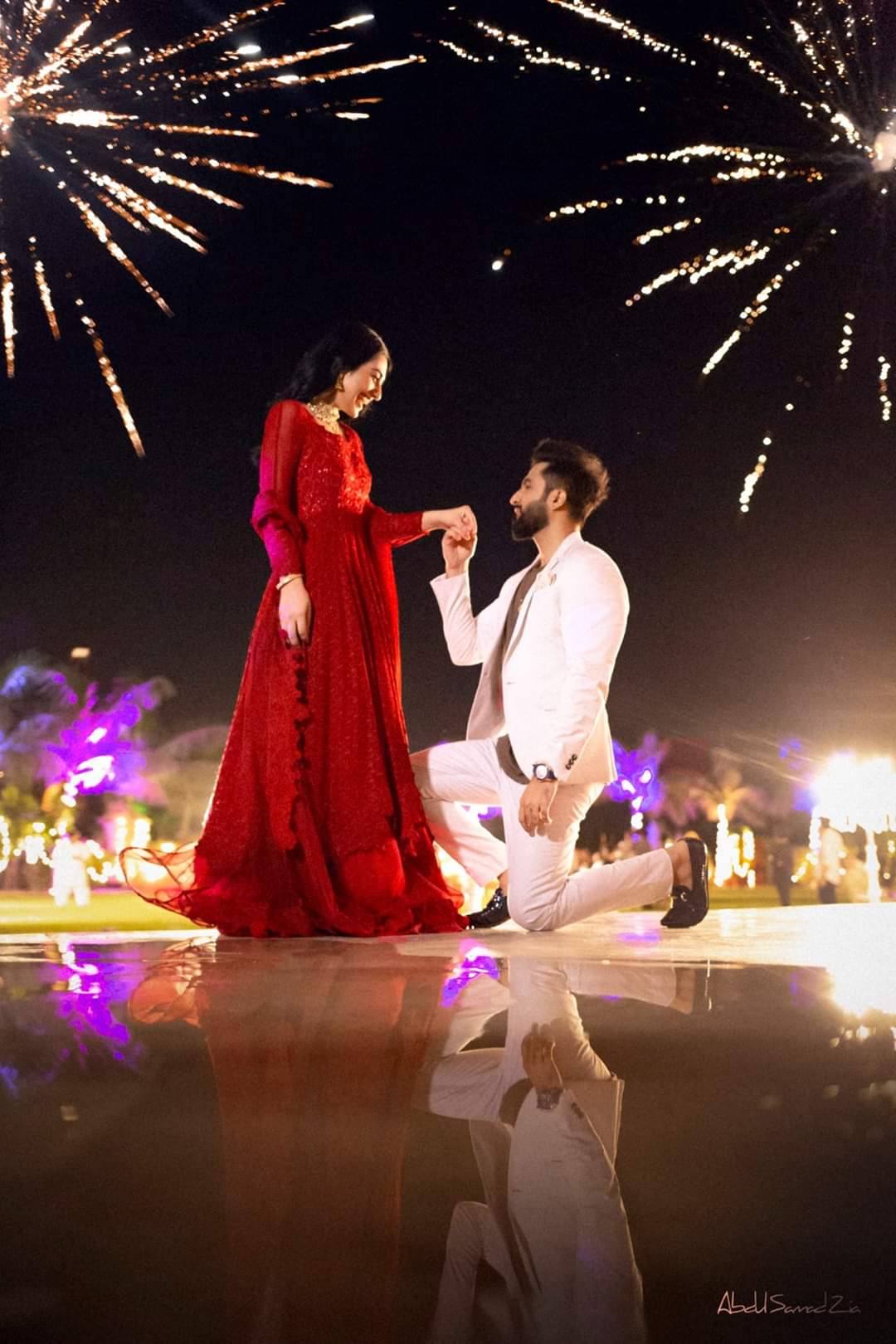 Actress Sarah Khan Got Engaged To Singer Falak Shabir | Reviewit.pk