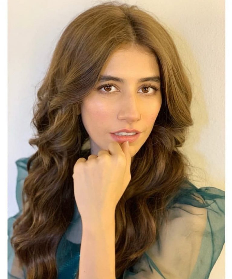 Recent Photo Shoot Of Syra Yousuf | Reviewit.pk